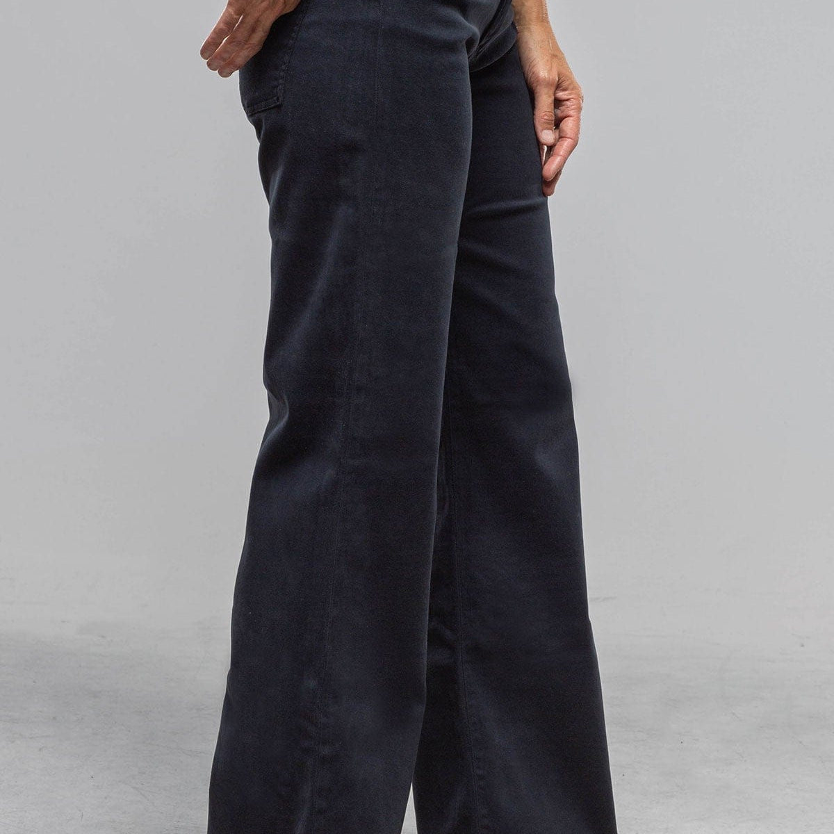 European Culture Collins Relaxed Leg Jean In Navy – AXEL'S